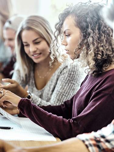 Geld anlegen als Student – Tipps & Tricks | CosmosDirekt
